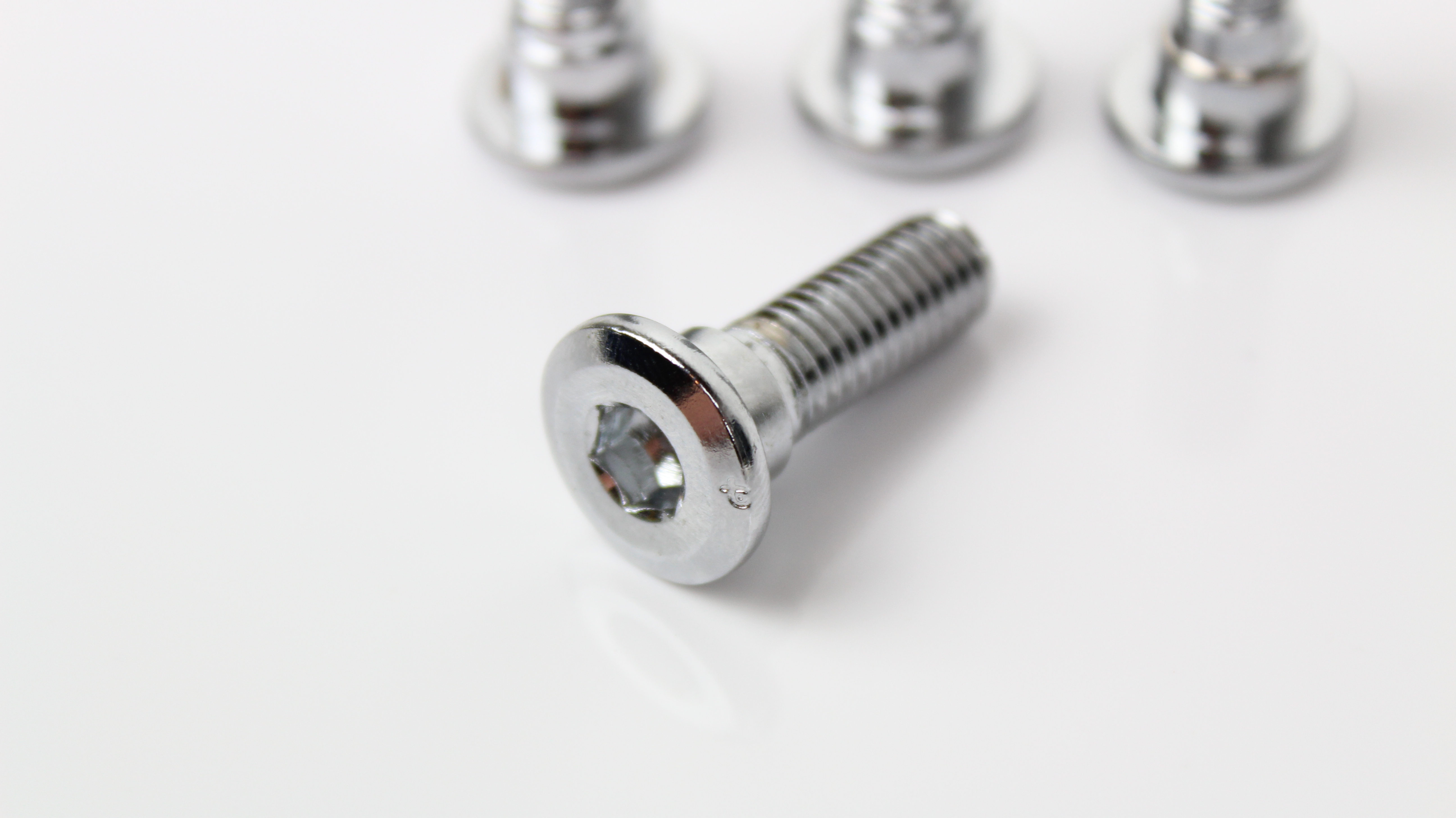 Schraube M8 x 25mm Flachkopf / Inbus, abgesetzt | Goose Racing